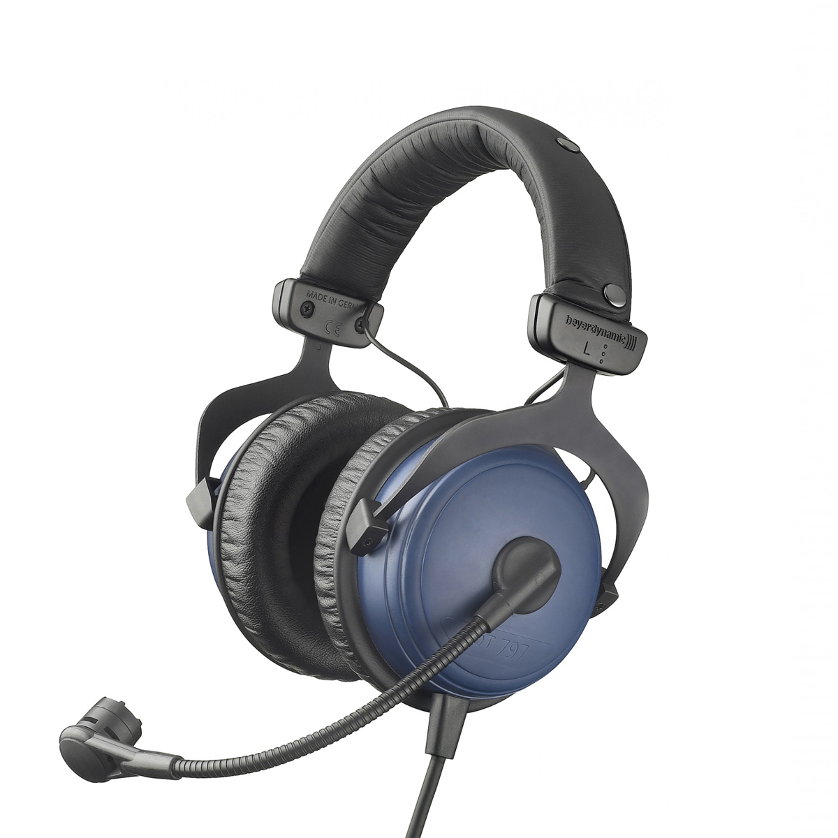 beyerdynamic DT 797 PV: Closed headset with condenser microphone.